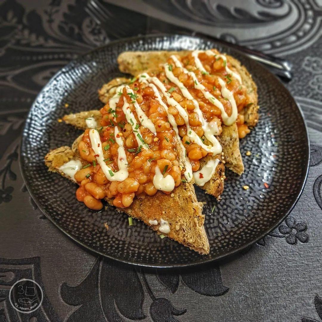 Classic British Beans on Toast Recipe | Monchef